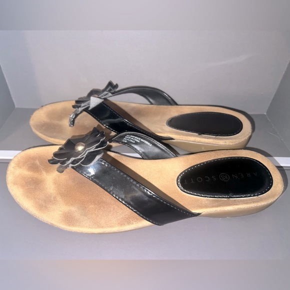 Karen Scott | Shoes | Karen Scott Black Leather Flower Sandals Sz 7 ...